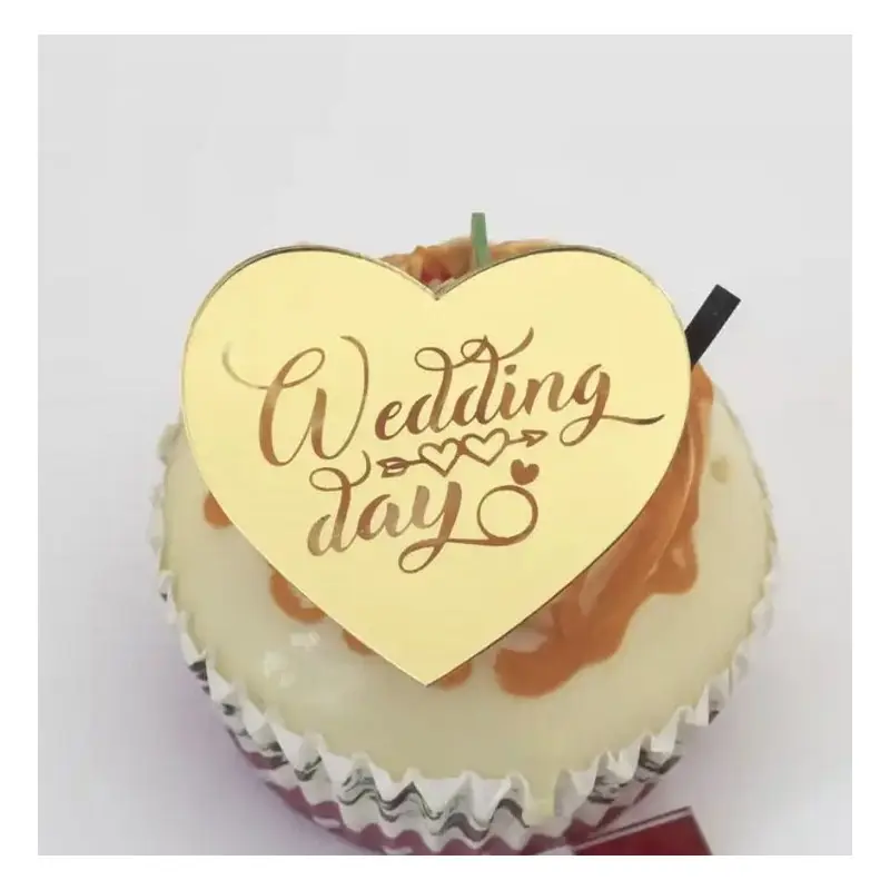 Mini gold acrylic Wedding day hearts x10 - Planète Gateau